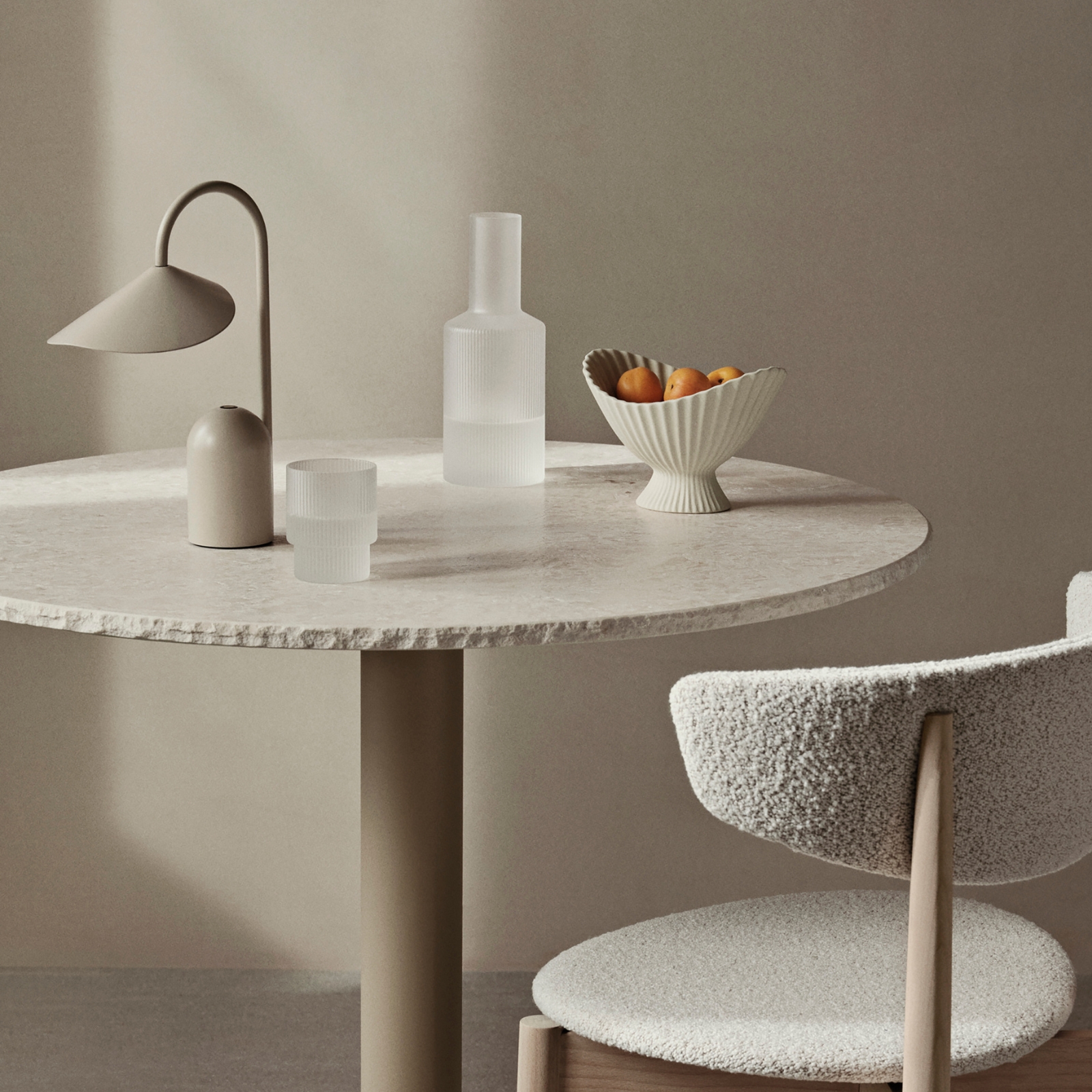 Karaff Ripple Frost från Ferm Living | Handla glas & porslin online ...