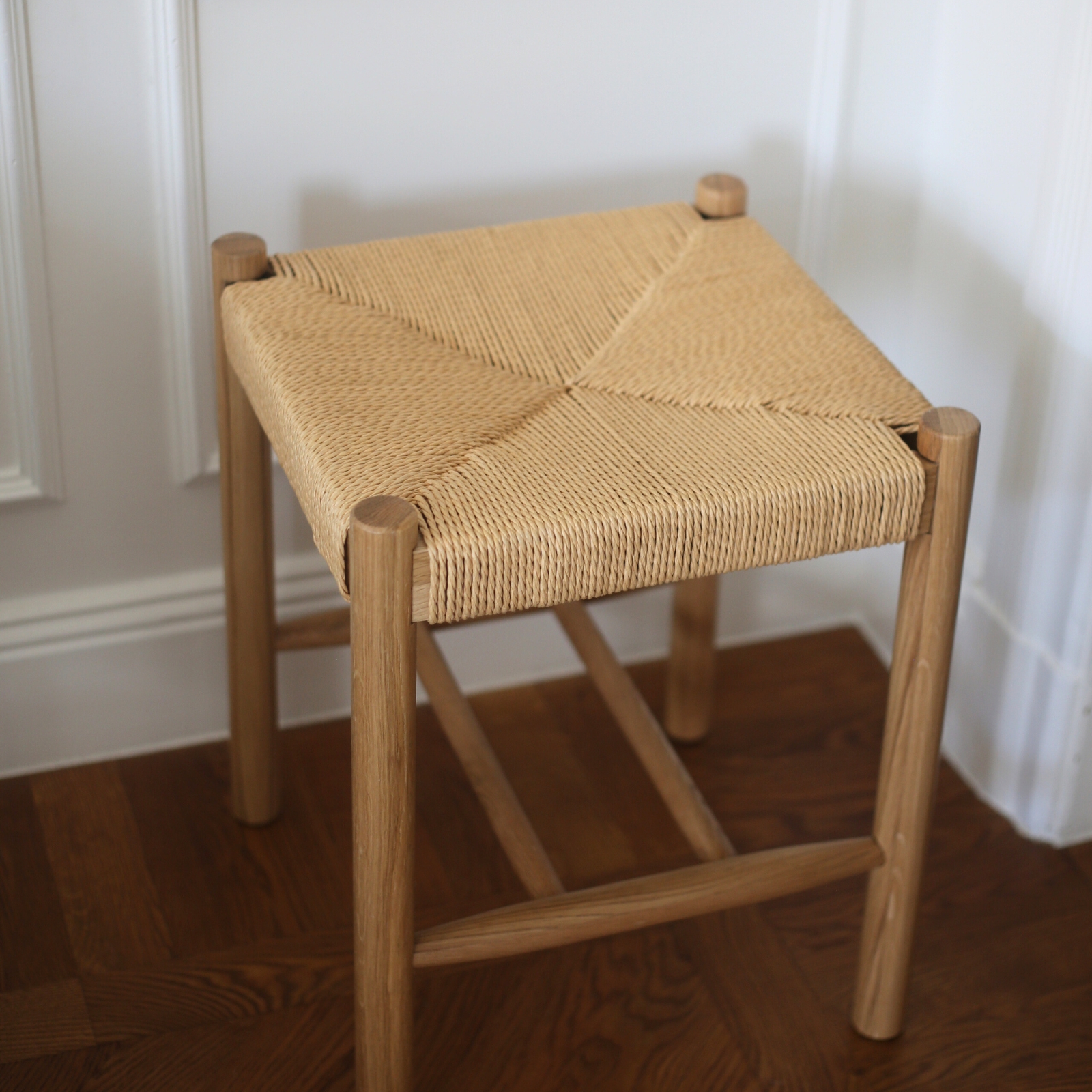 Pall med flätad sits ALMA, Åhléns Home | Handla pallar online ...