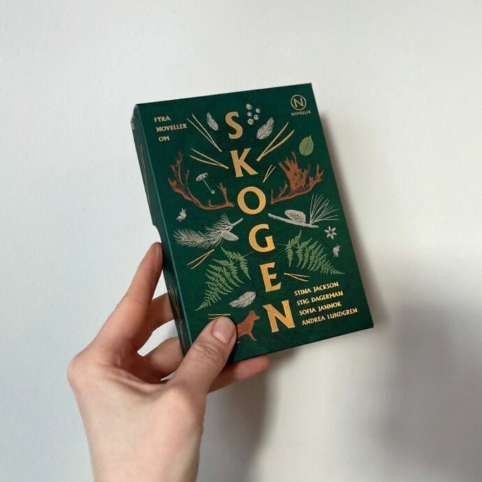 Novellix Skogen - fyra noveller | Handla noveller online | Designtorget.se